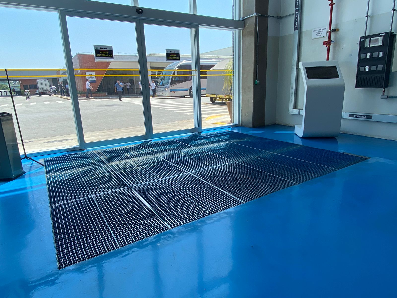 Profilgate: defesa contra a sujidade em galpões industriais - ABH